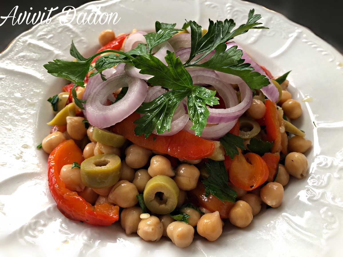 סלט חומוס, זיתים וגמבה קלויה – Avivit Dadon