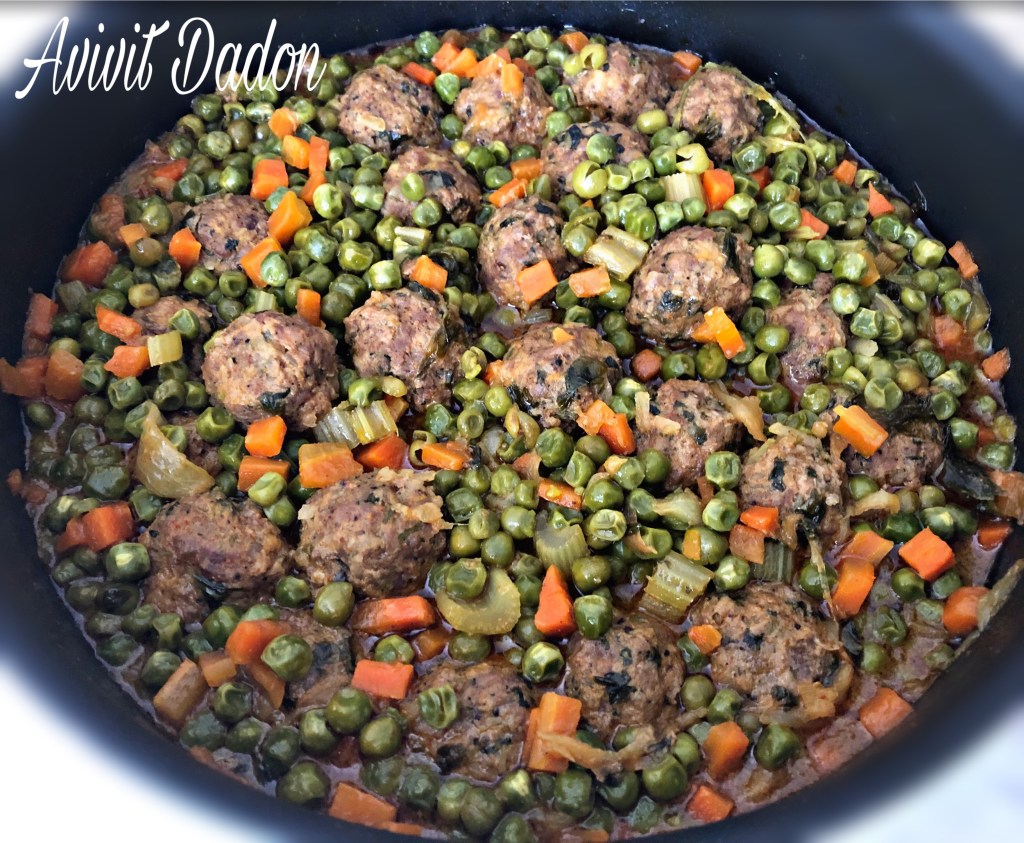 אפונה עם קציצות – Avivit Dadon