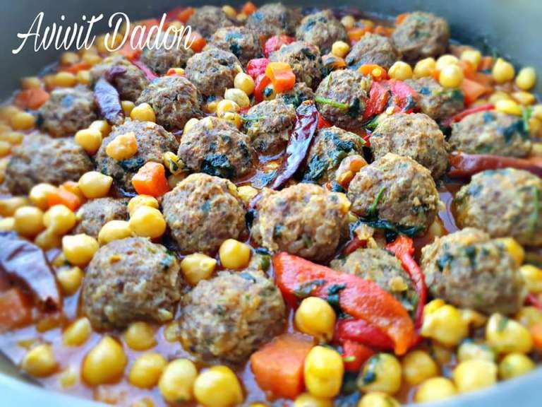 תבשיל קציצות עם חומוס – Avivit Dadon